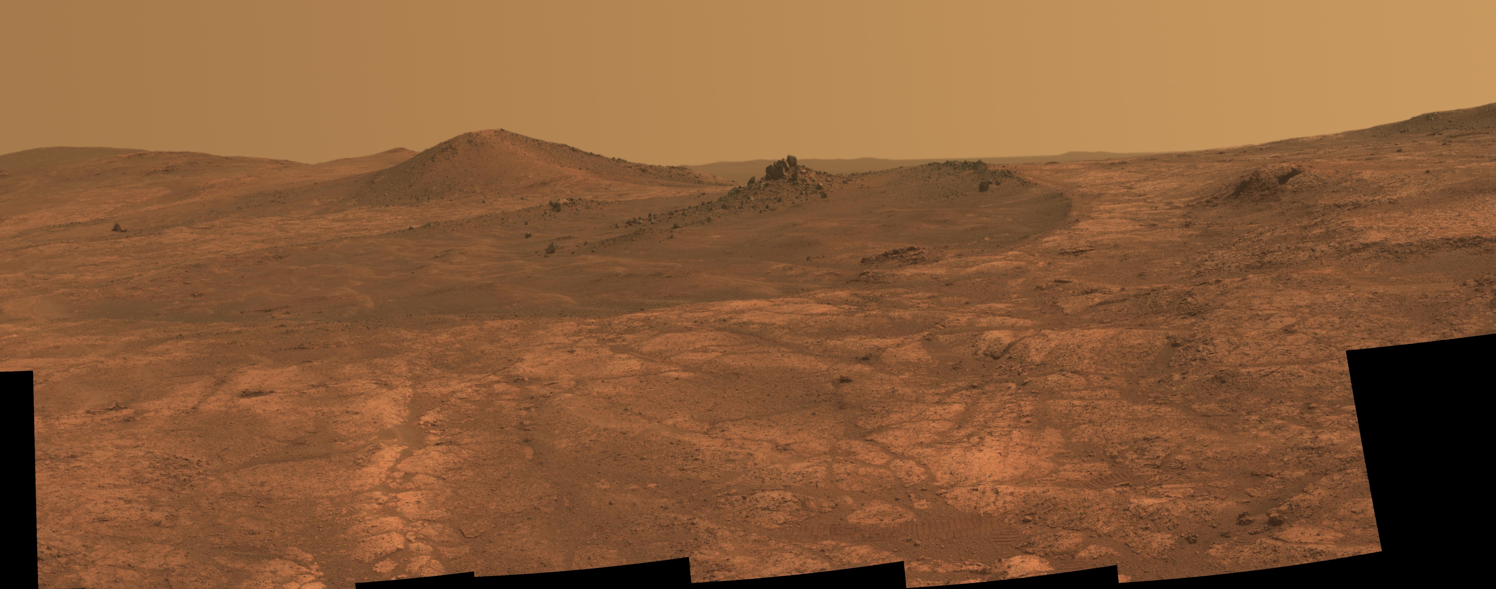 Opportunity Rover Sees Rock Spire in Mars Crater (Photo)